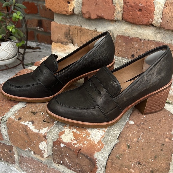 Sofft | Shoes | Sofft Black Stacked Heel | Poshmark